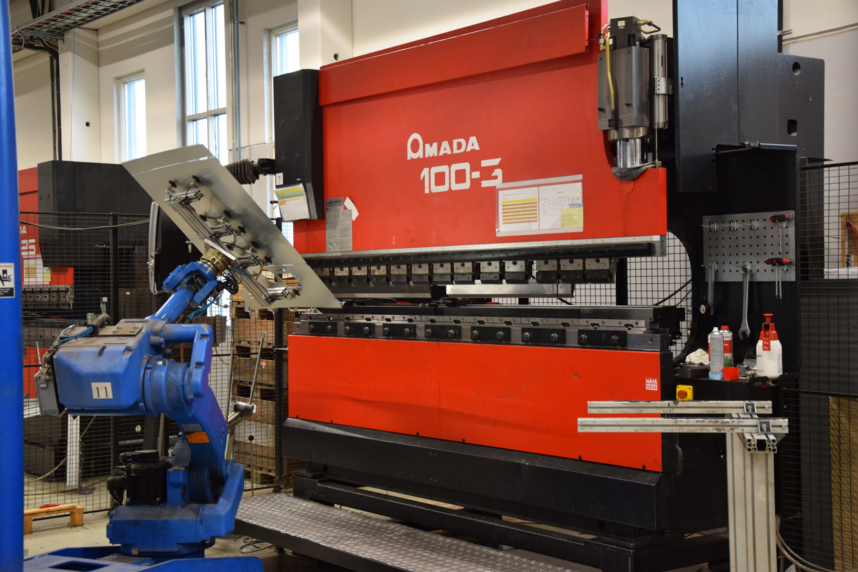 Premec vahvistaa kasvua – Uusi levytyökeskus ja särmäyspuristin ...